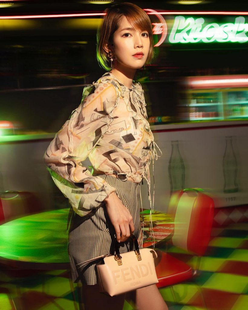 超美女神Chloe So蘇皓兒穿超短裙大曬雪白長腿(多圖) - HKGFABLE