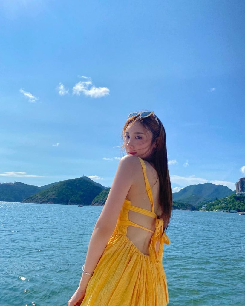 許靖韻小背心穿性感BRA TOP配熱褲大曬超長美腿(多圖) - HKGFABLE