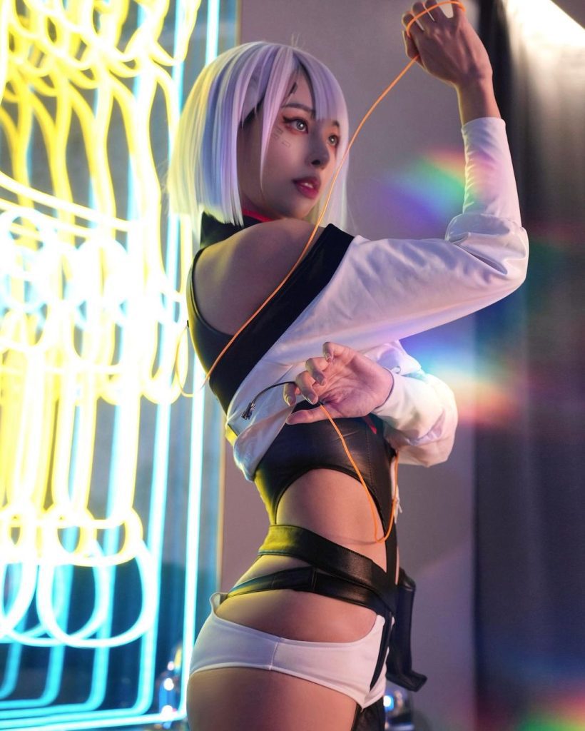 李元玲最新cosplay造型曝光(多圖) 網友:佢個body仲係keep得咁fit!!! - HKGFABLE