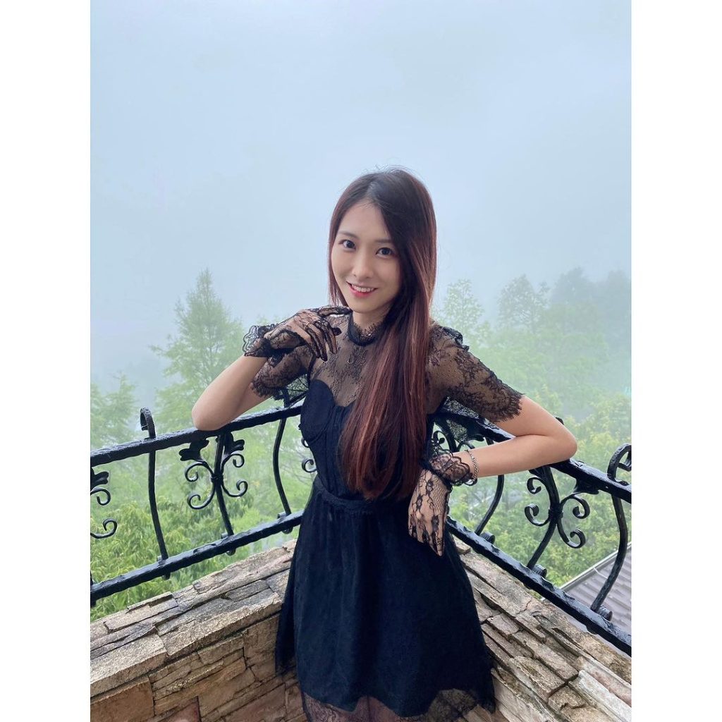 台妹梁凱晴穿性感聖誕look大曬完美body(多圖) - HKGFABLE