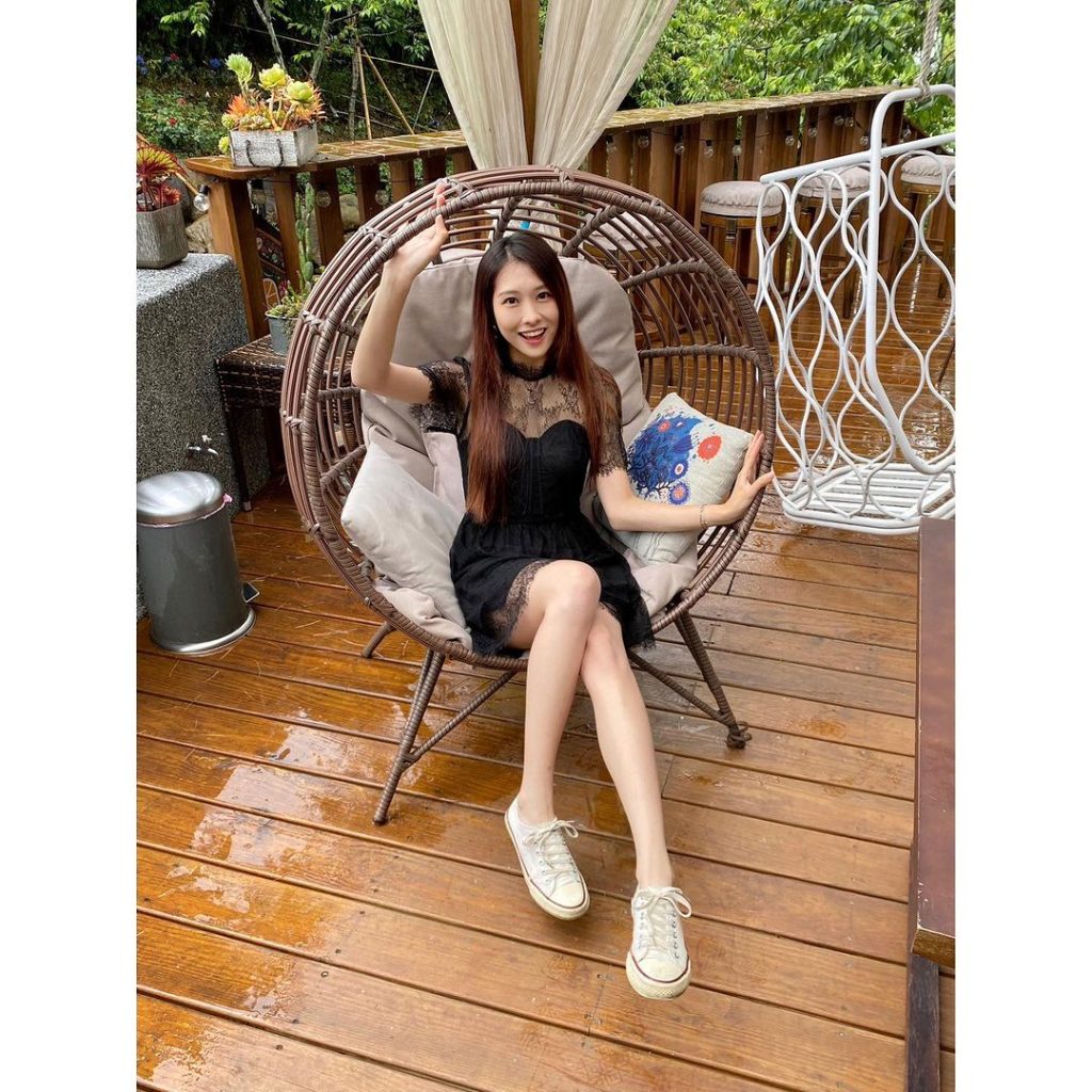 台妹梁凱晴穿性感聖誕look大曬完美body(多圖) - HKGFABLE