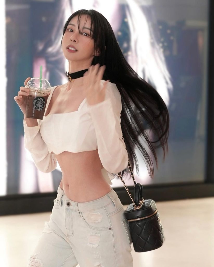 大馬女神李元玲穿性感露臍裝大曬小蠻腰(多圖) - HKGFABLE