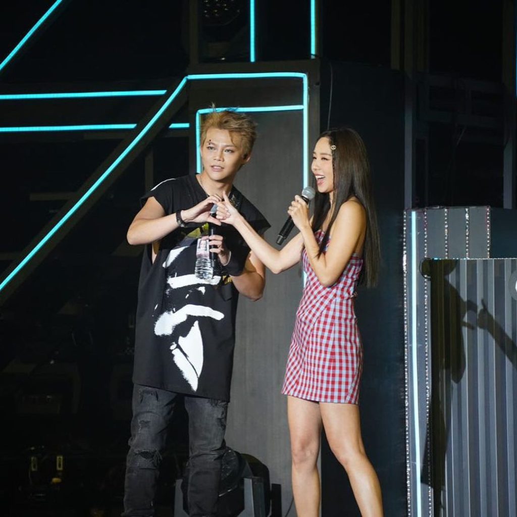 HEIDI bb李靜儀穿性感短裙大曬超美長腿(多圖) - HKGFABLE