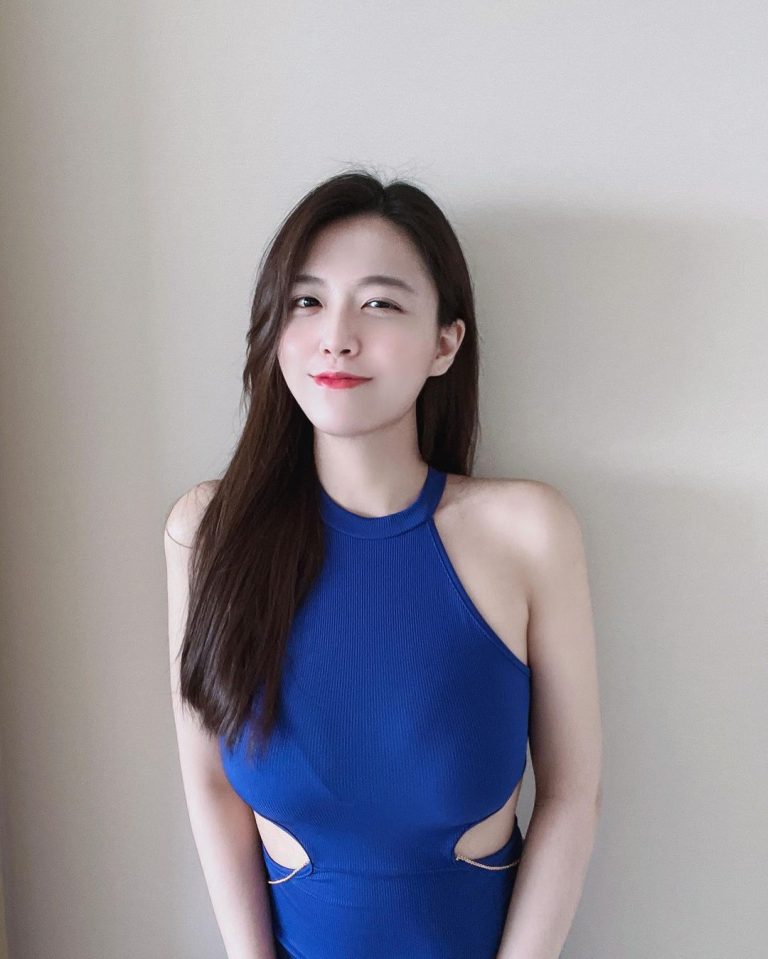 台妹李佩瑾穿超低胸deep v大曬深長事業線(多圖) - HKGFABLE