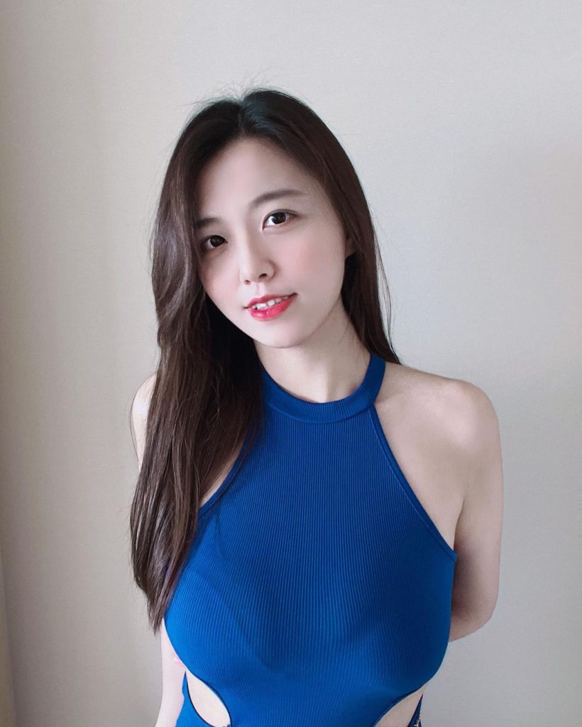 台妹李佩瑾穿超低胸deep v大曬深長事業線(多圖) - HKGFABLE