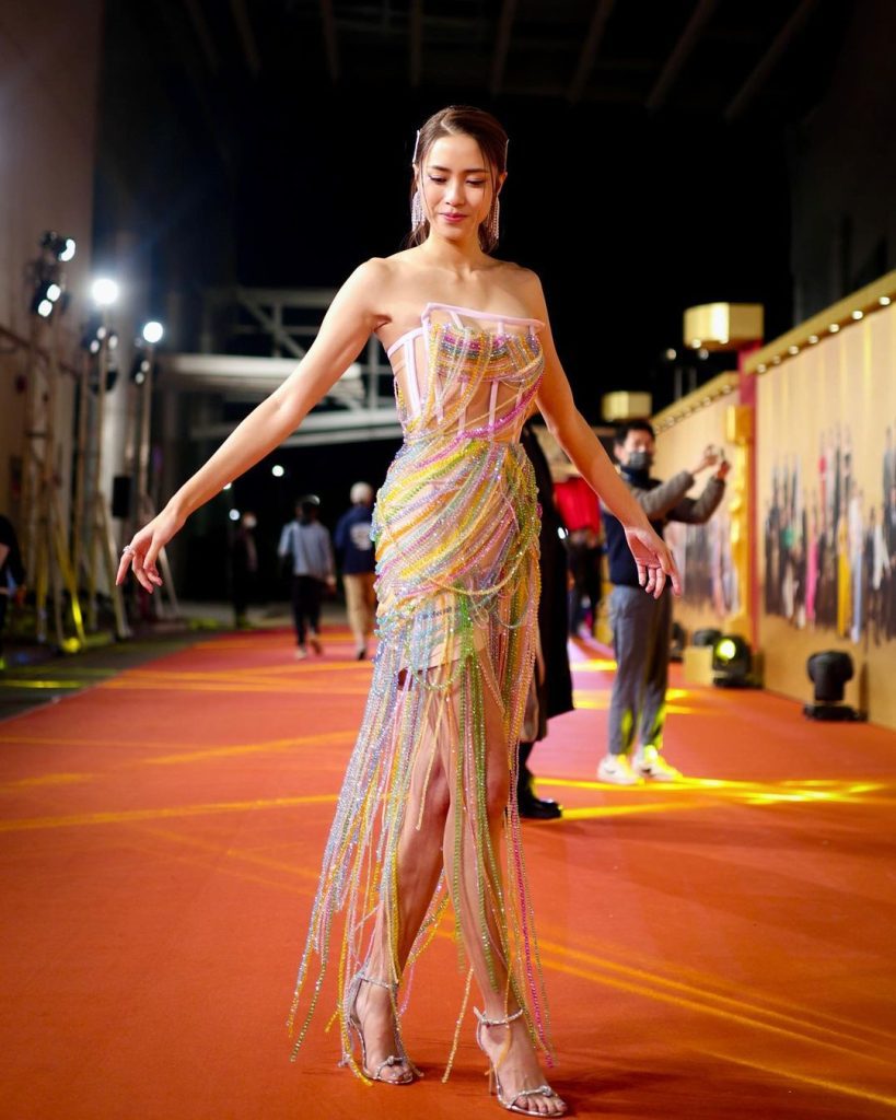 Tiffany Lau劉穎鏇穿性感短裙大show完美長腿多圖 網友不得了 Hkgfable