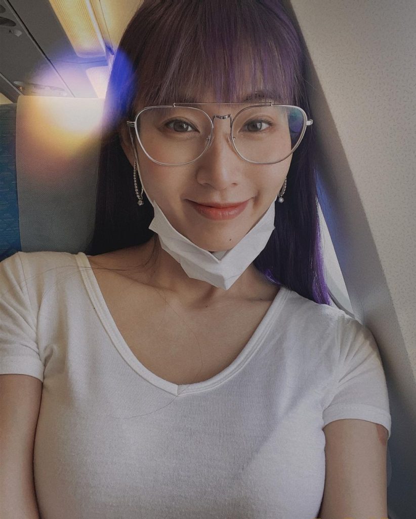 莊韻澄XeniaChong 脫「罩」影相(多圖) - HKGFABLE