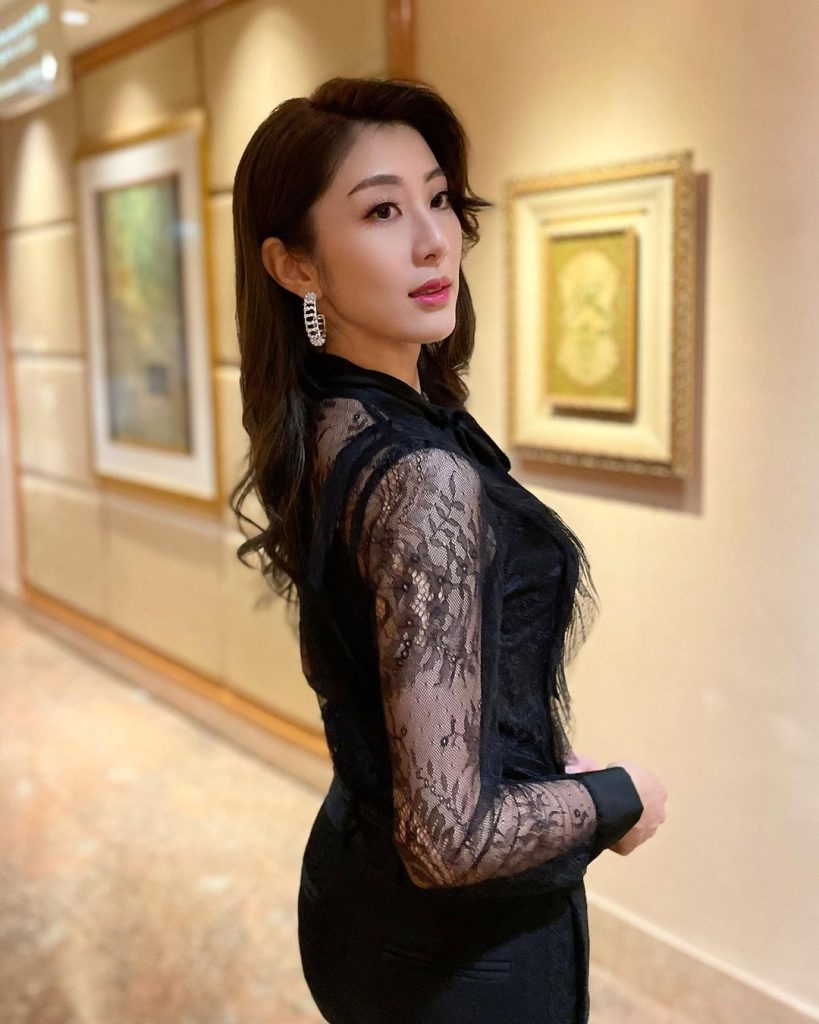 TVB女神謝芷倫，170cm完美比例，34歲仍像少女(多圖) - HKGFABLE