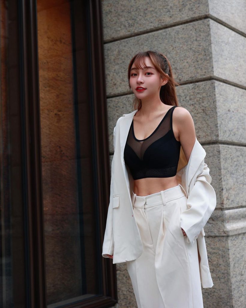 林襄穿性感半透視裝露出黑bra(多圖) - HKGFABLE