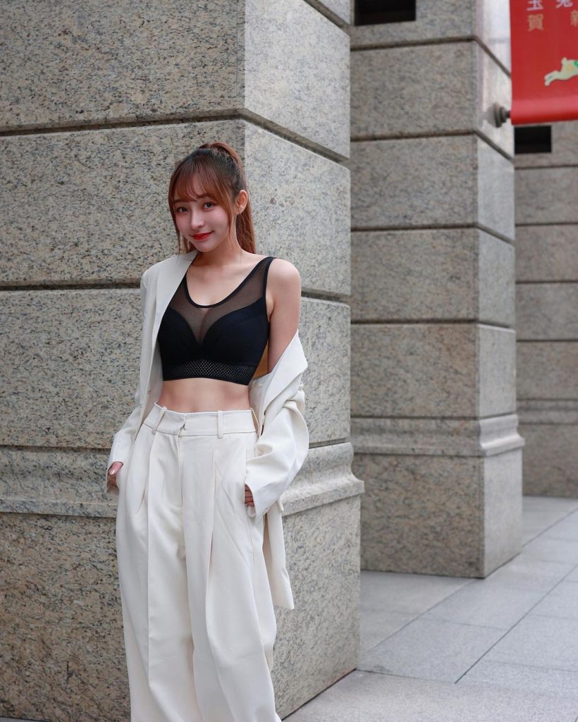 林襄穿性感半透視裝露出黑bra(多圖) - HKGFABLE