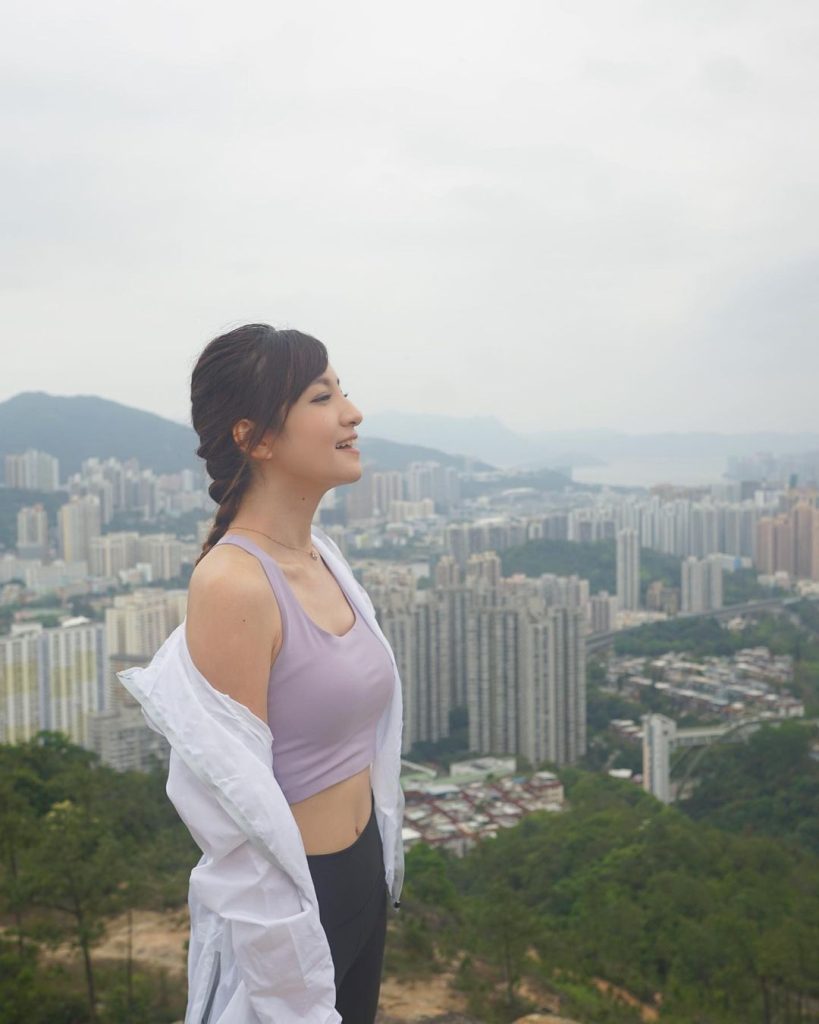 嘉倩bb穿性感瑜珈服行山大show quali(多圖) - HKGFABLE