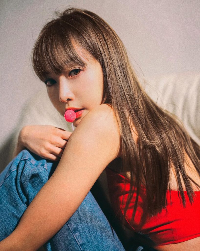 AKA苦練多時終於將雙腿分開成這樣(有圖有片) - HKGFABLE