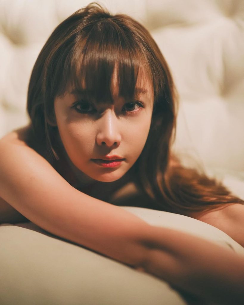 AKA苦練多時終於將雙腿分開成這樣(有圖有片) - HKGFABLE