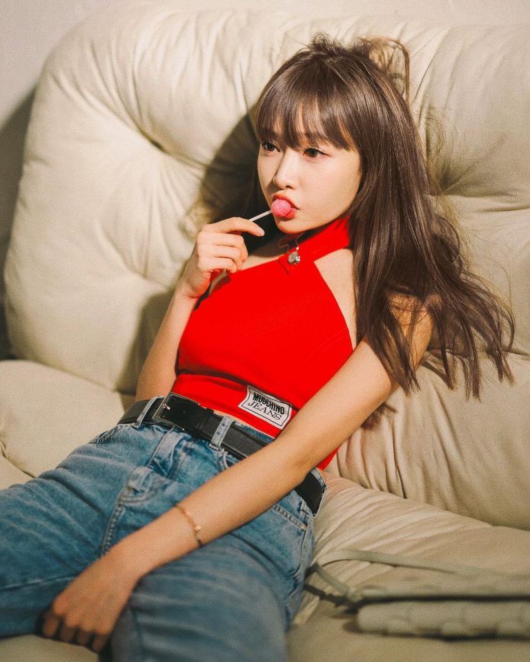 AKA苦練多時終於將雙腿分開成這樣(有圖有片) - HKGFABLE