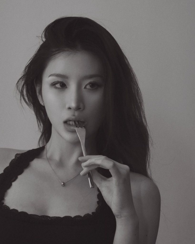 郭珮文juliana kwok擺出性感誘人POSE大曬BIG爆BODY(多圖) - HKGFABLE