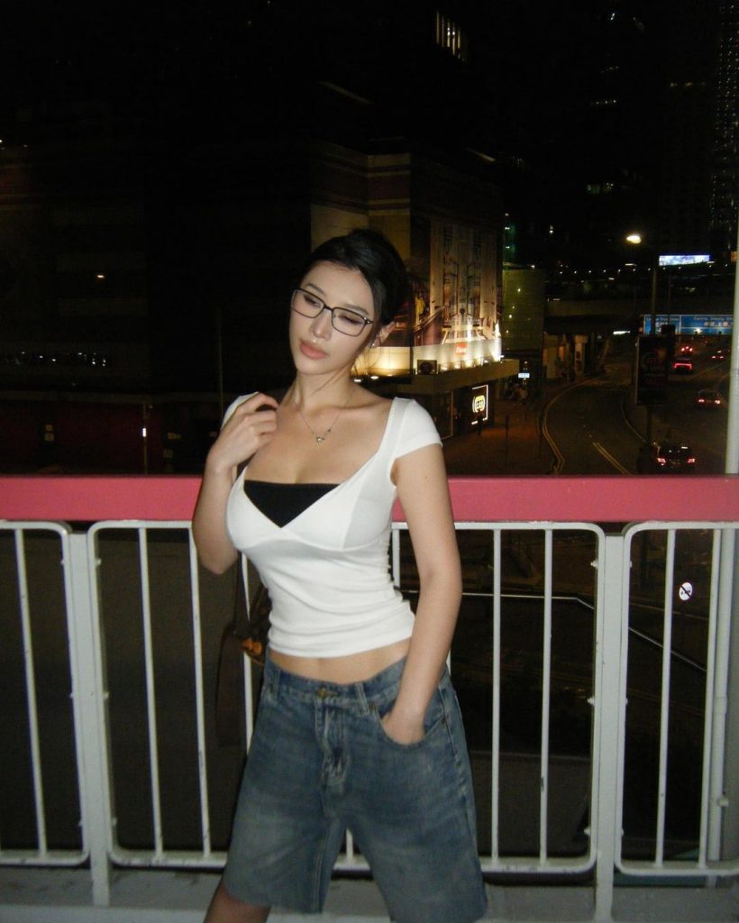 郭珮文juliana kwok擺出性感誘人POSE大曬BIG爆BODY(多圖) - HKGFABLE