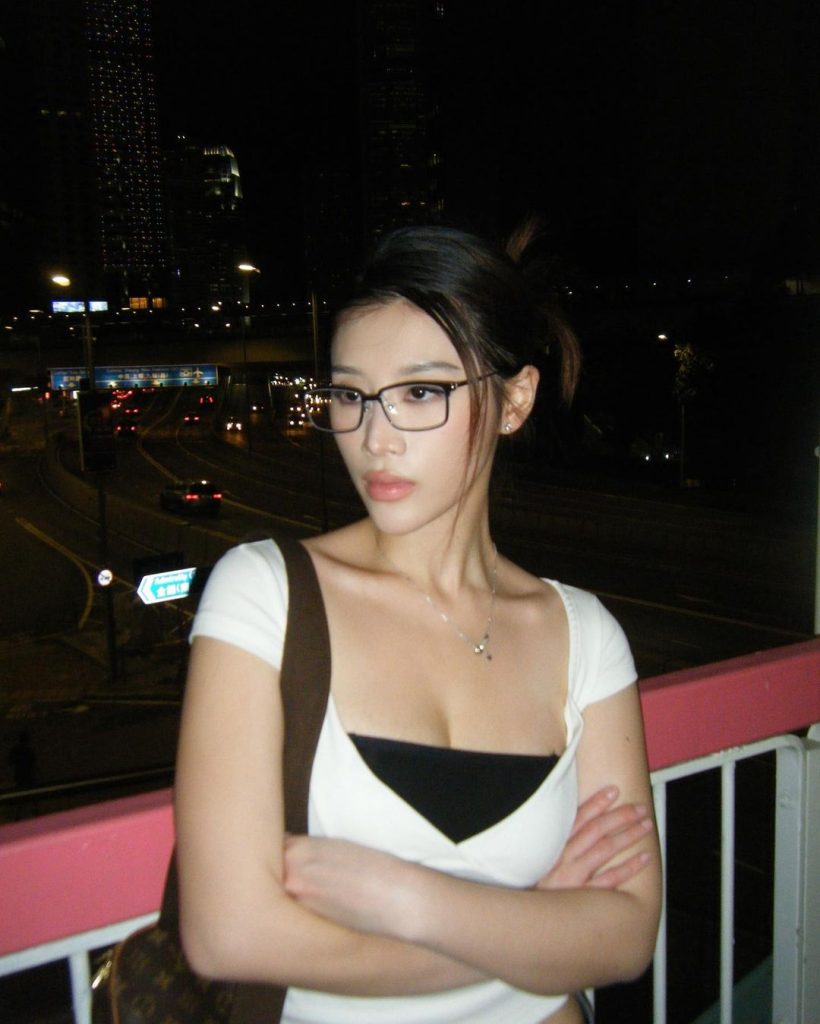 郭珮文juliana kwok擺出性感誘人POSE大曬BIG爆BODY(多圖) - HKGFABLE